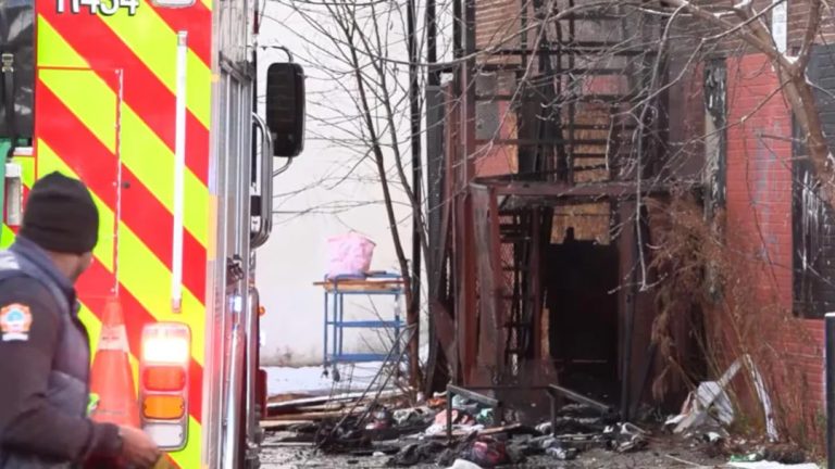 Bejsment - Podejrzany pożar w Etobicoke. Kobieta walczy o życie